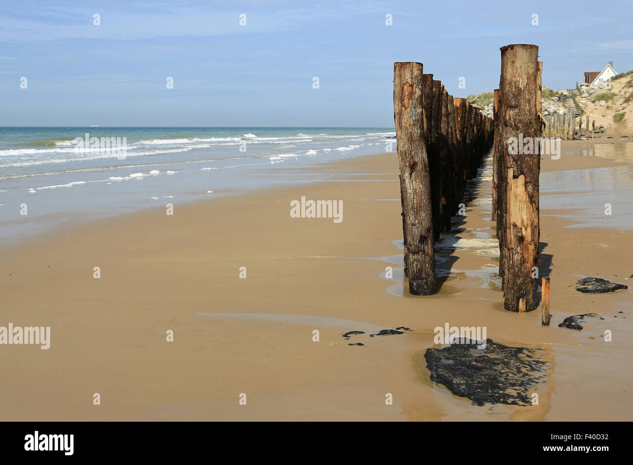Wooden wave breaker hi-res stock photography and images - Alamy