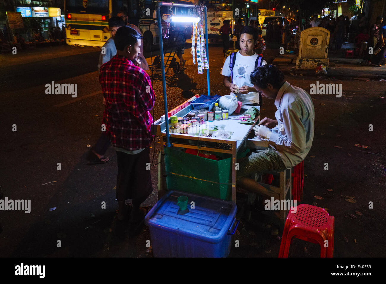 Myanmar night market hi-res stock photography and images - Alamy
