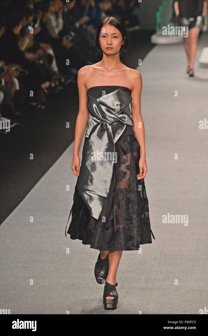 Shanghai. 13th Oct, 2015. A model shows a creation of fashion designer ...
