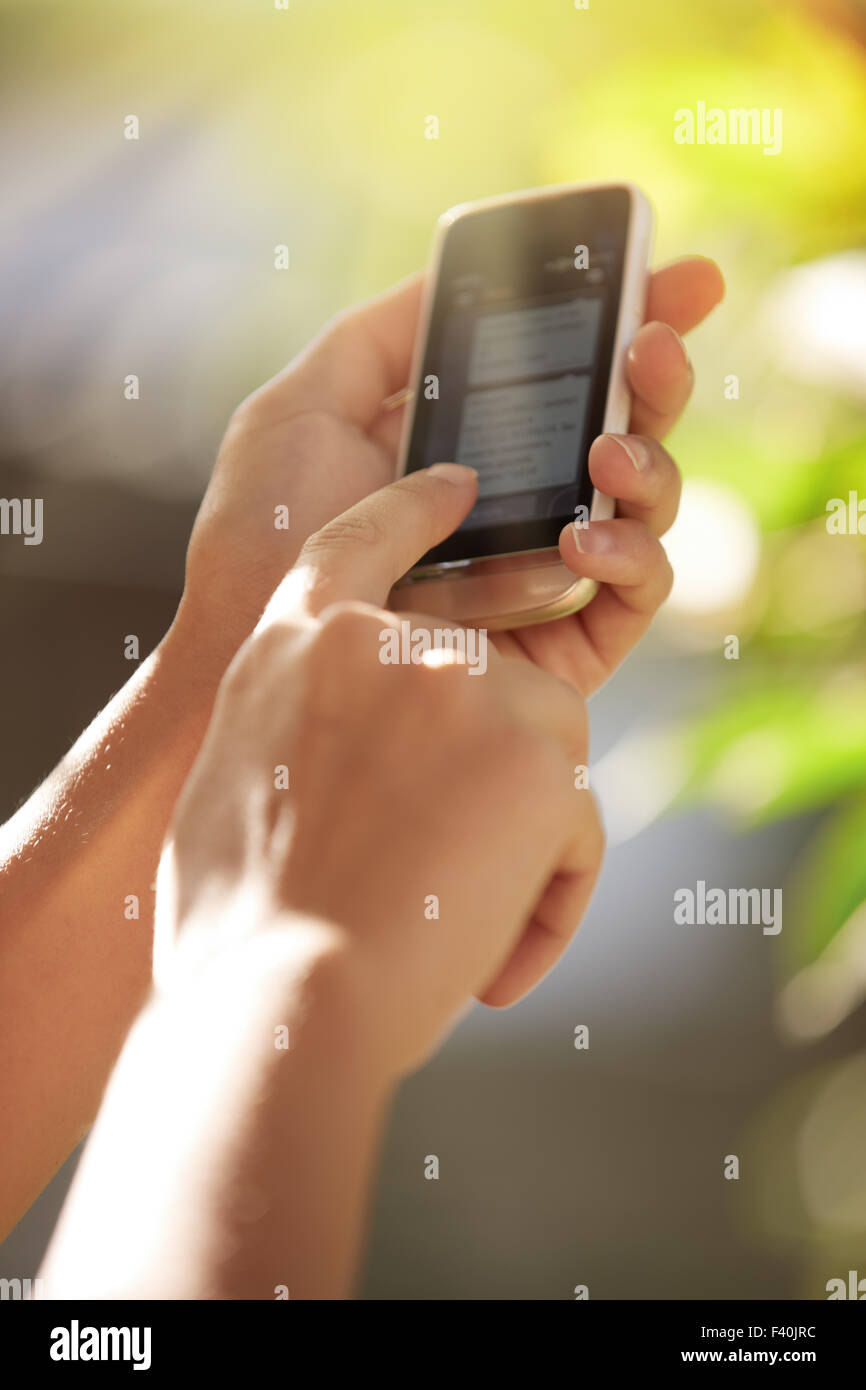 Hands with smartphone Stock Photo - Alamy