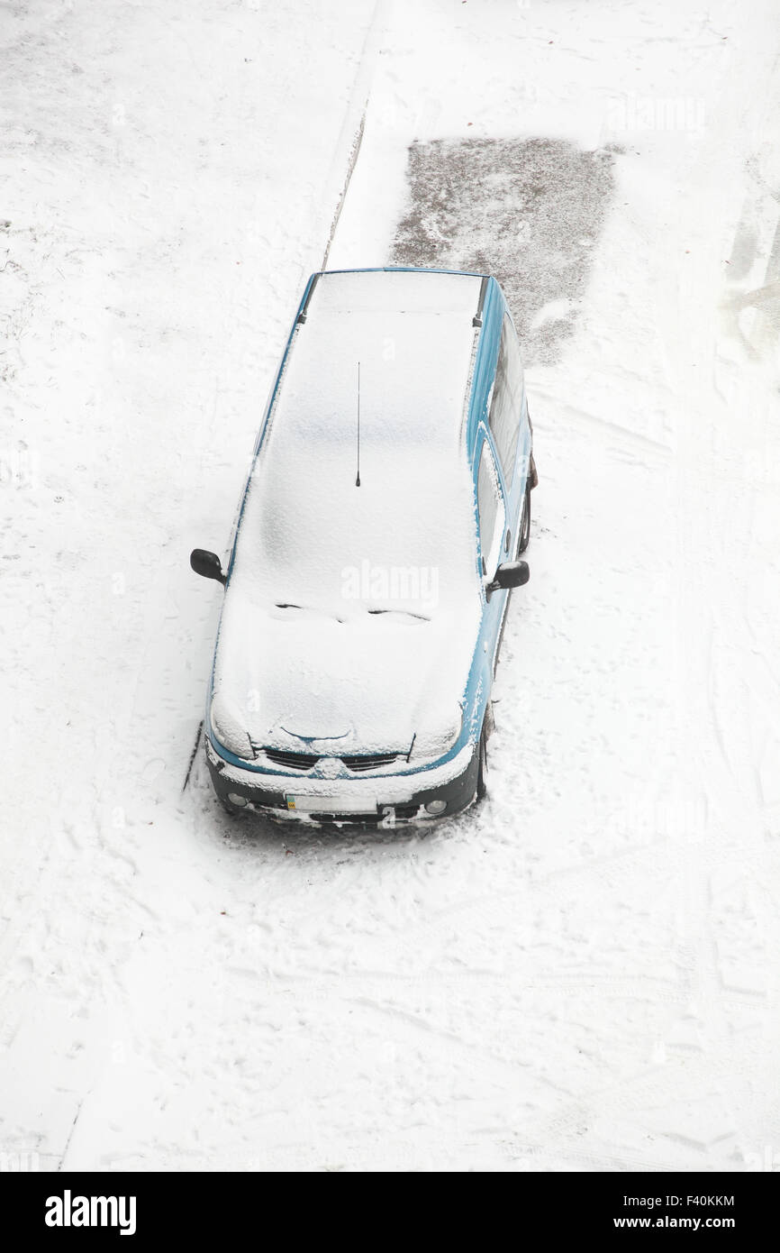 Car stranded in snow hi-res stock photography and images - Alamy