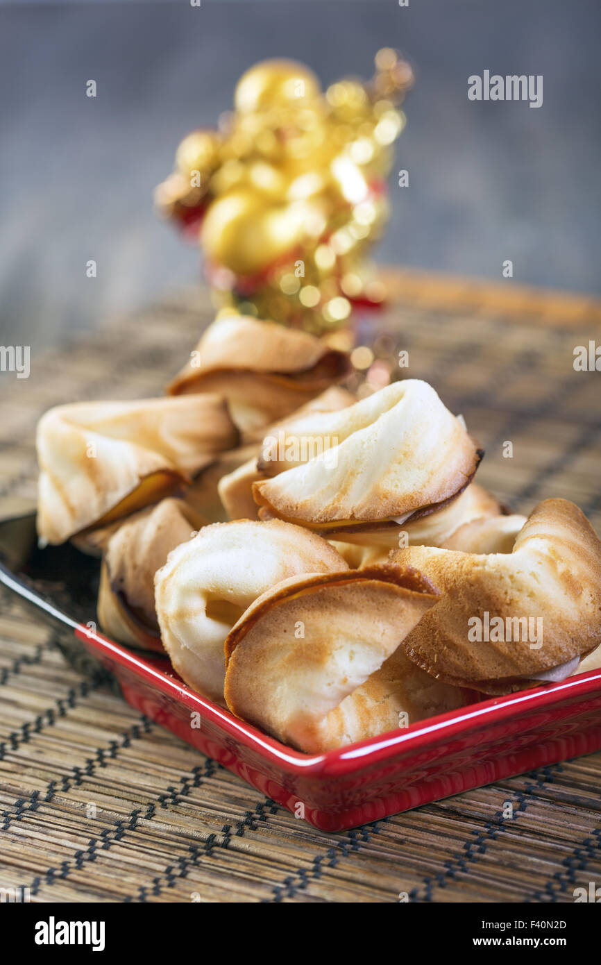 Chinese fortune cookie Stock Photo - Alamy Chinese fortune cookie Stock Photo - Alamy