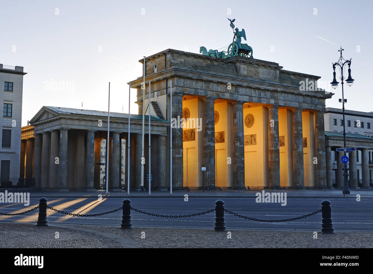 Germany berlin brandenburg gate construction hi-res stock photography ...
