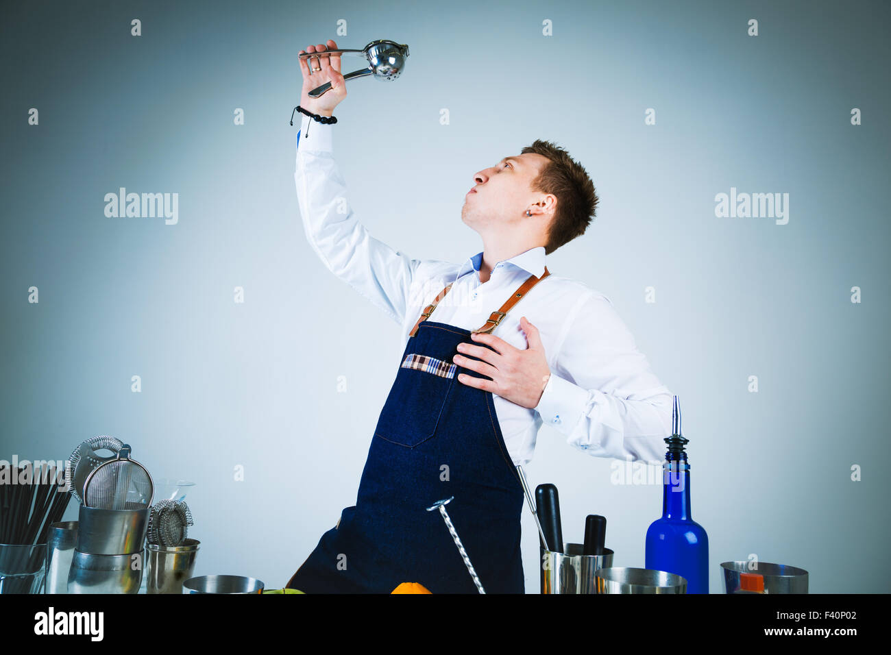 Barmen hi-res stock photography and images - Alamy