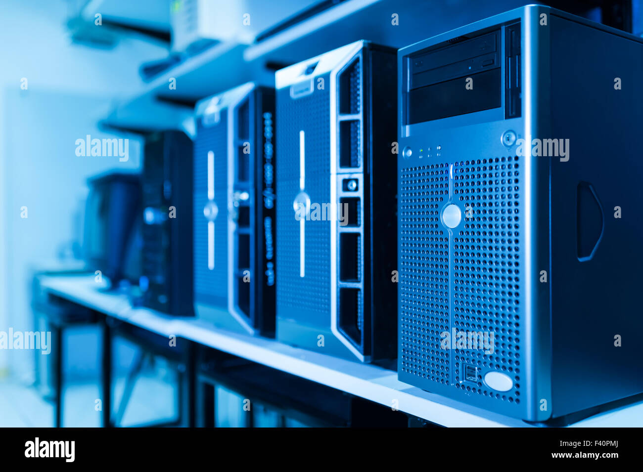 Server farm network connection hi-res stock photography and images - Alamy