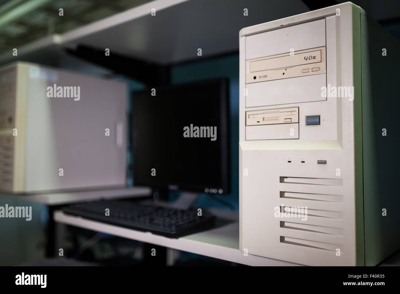 Data servers warehouse hi-res stock photography and images - Alamy