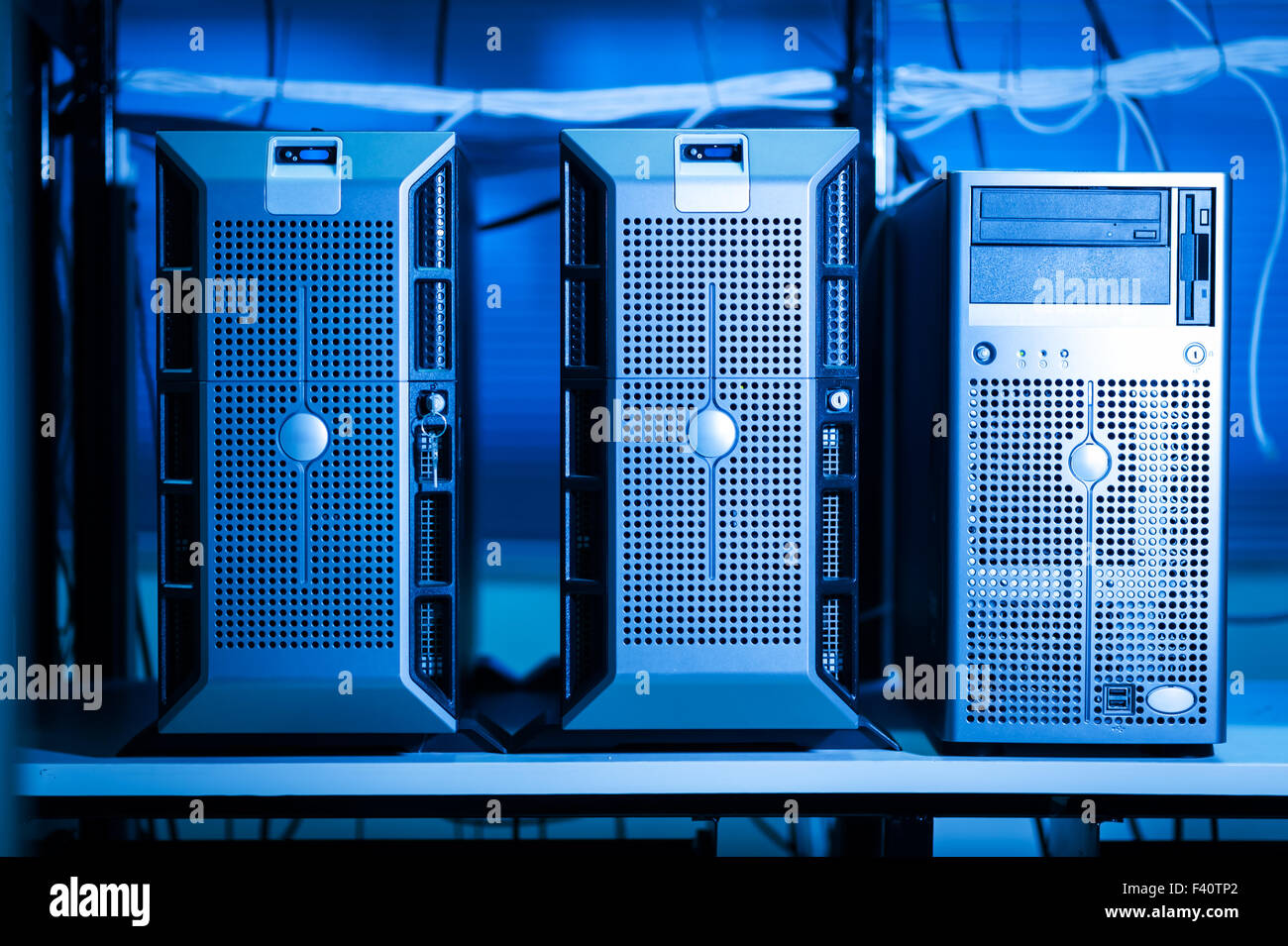 Data servers warehouse hi-res stock photography and images - Alamy