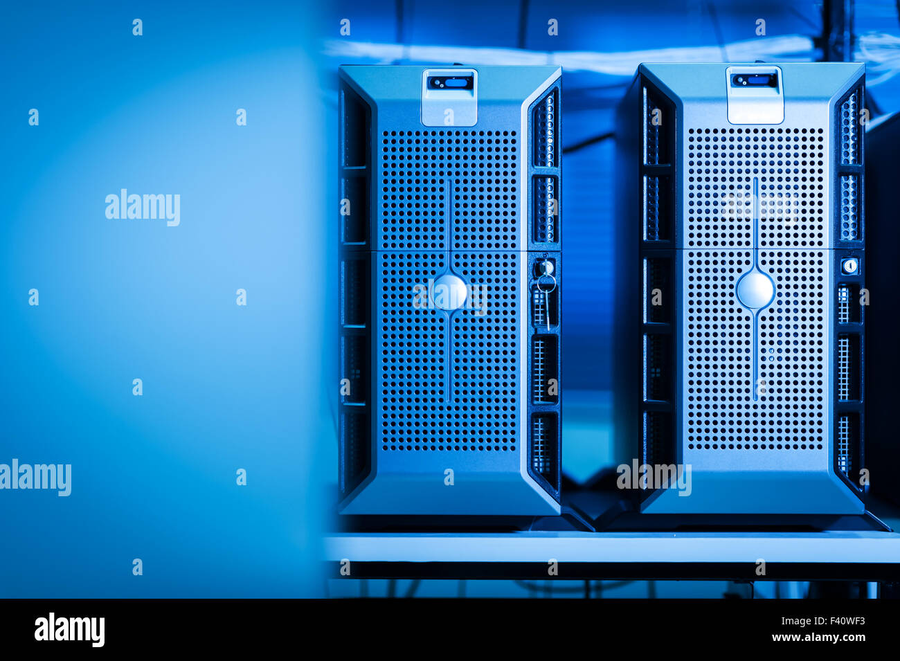 Data servers warehouse hi-res stock photography and images - Alamy