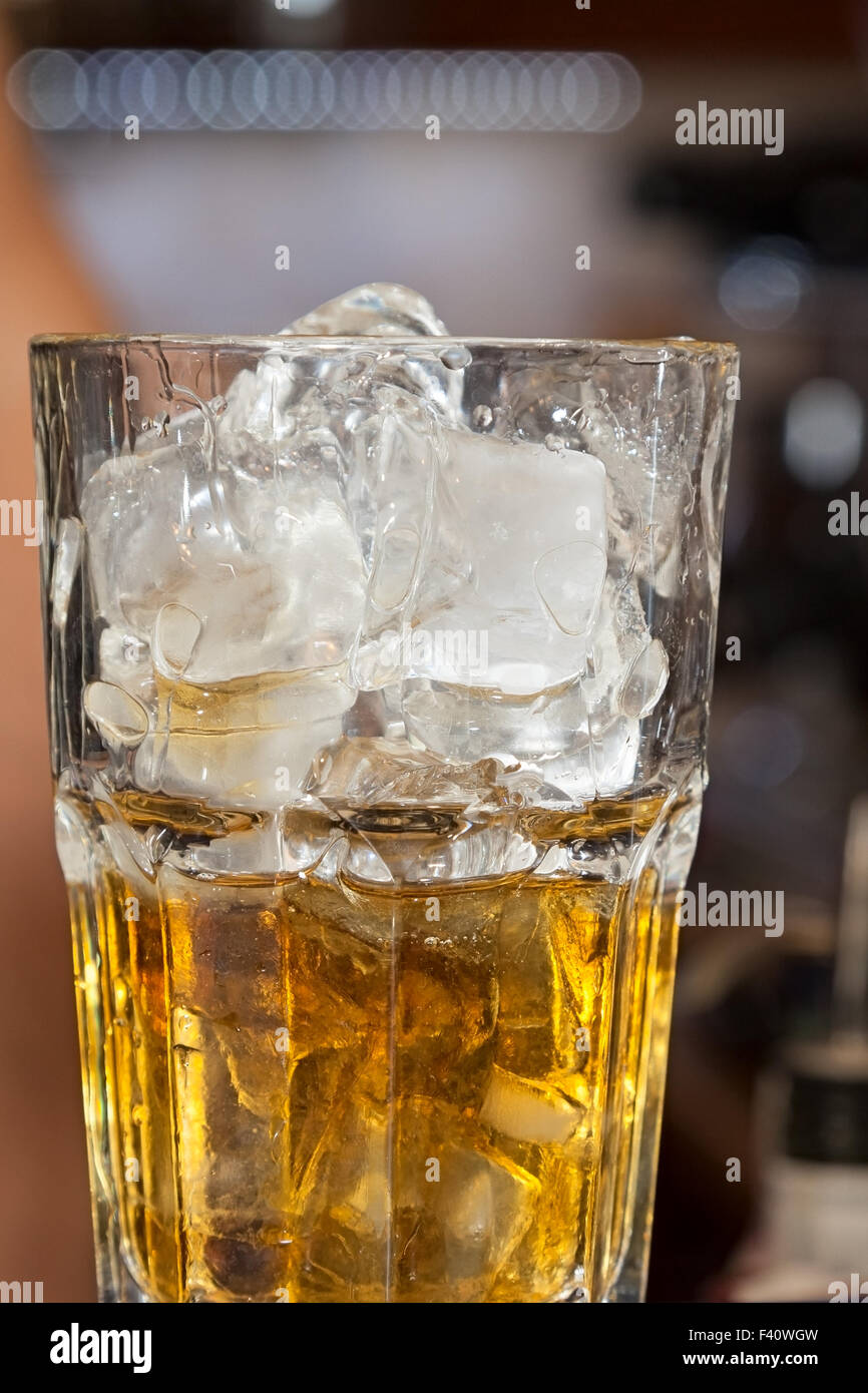 Drinks cocktail bar hi-res stock photography and images - Alamy