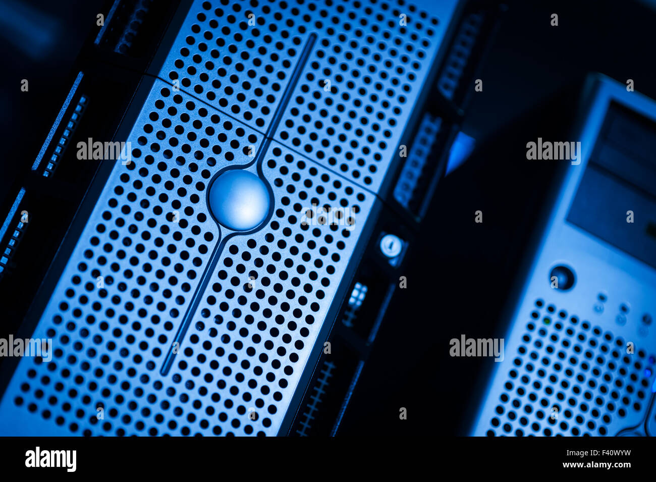 Data servers warehouse hi-res stock photography and images - Alamy