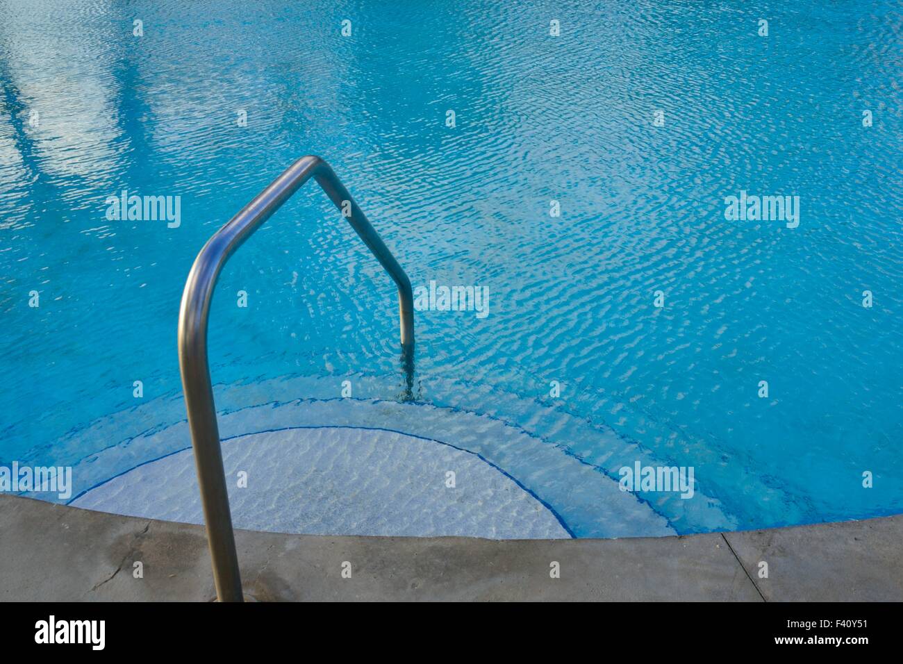 Steps into pool Stock Photo - Alamy