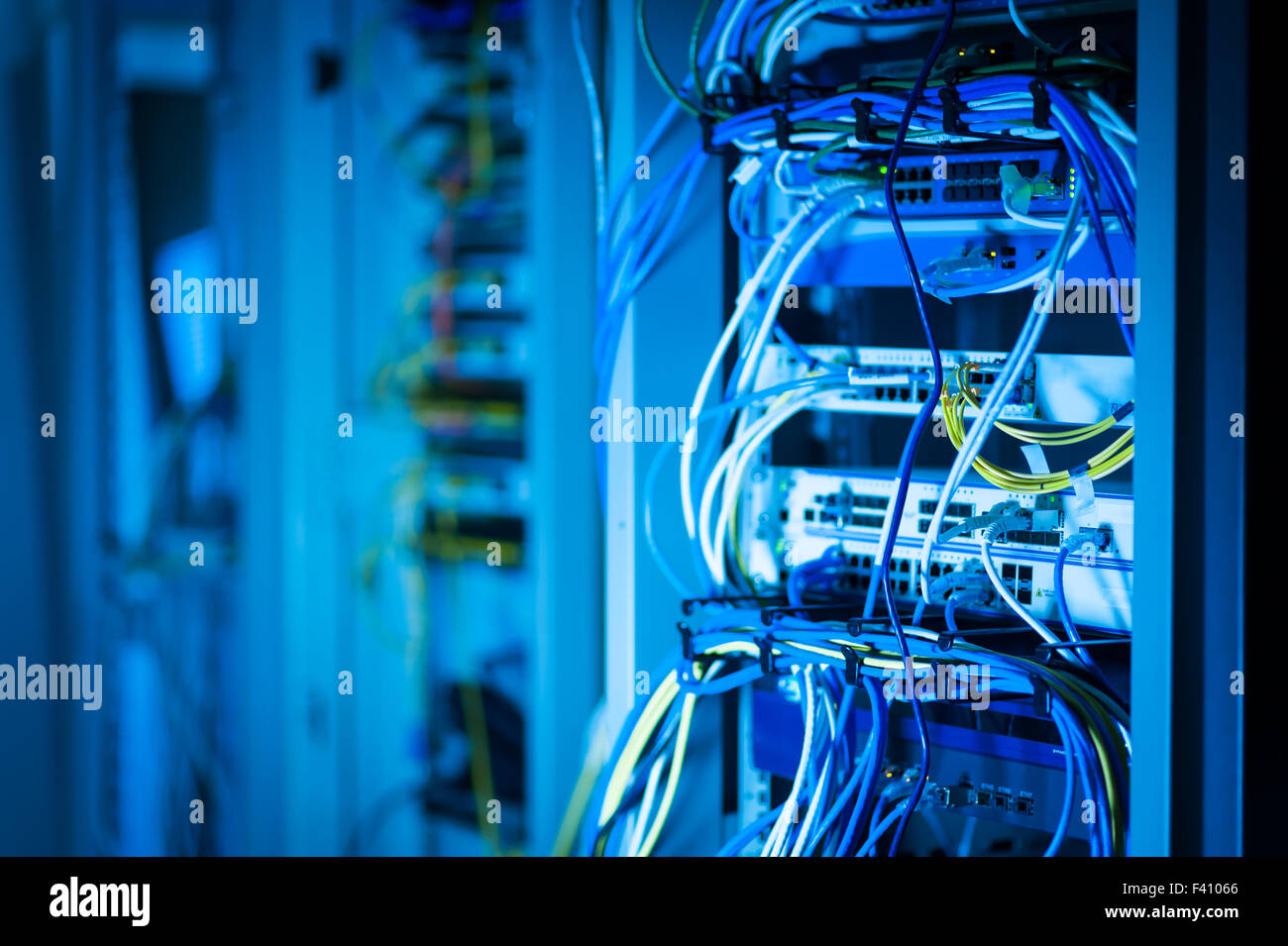 Cables in computer server room hi-res stock photography and images - Alamy