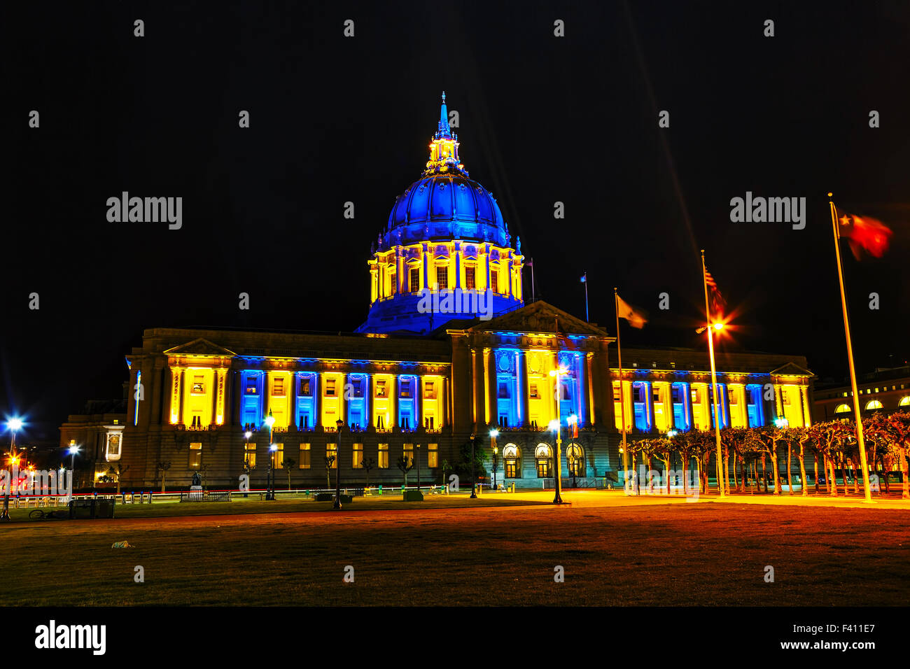 San Francisco city hall at night time Stock Photo - Alamy