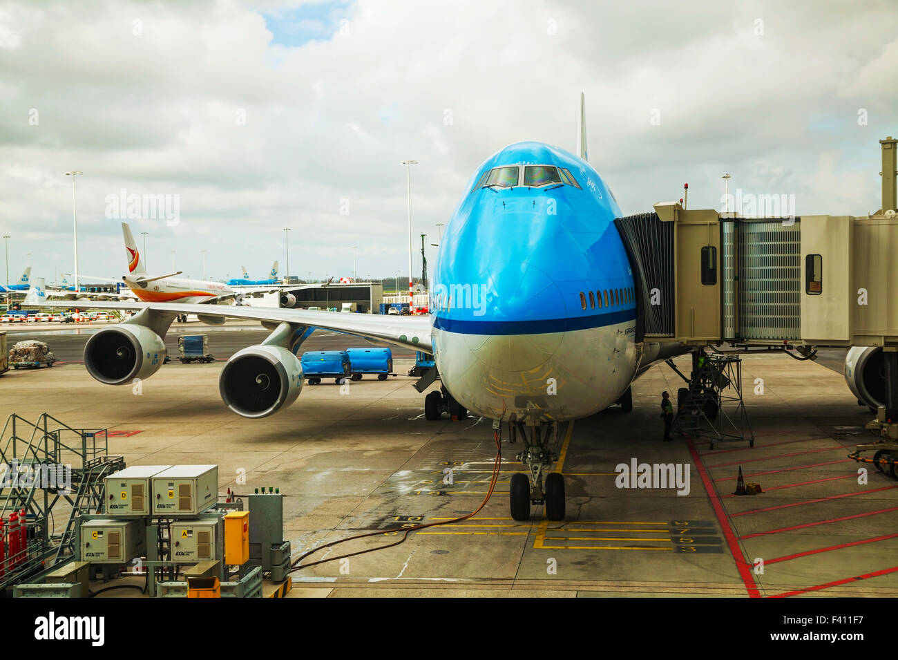 Plane gate schiphol hi-res stock photography and images - Alamy