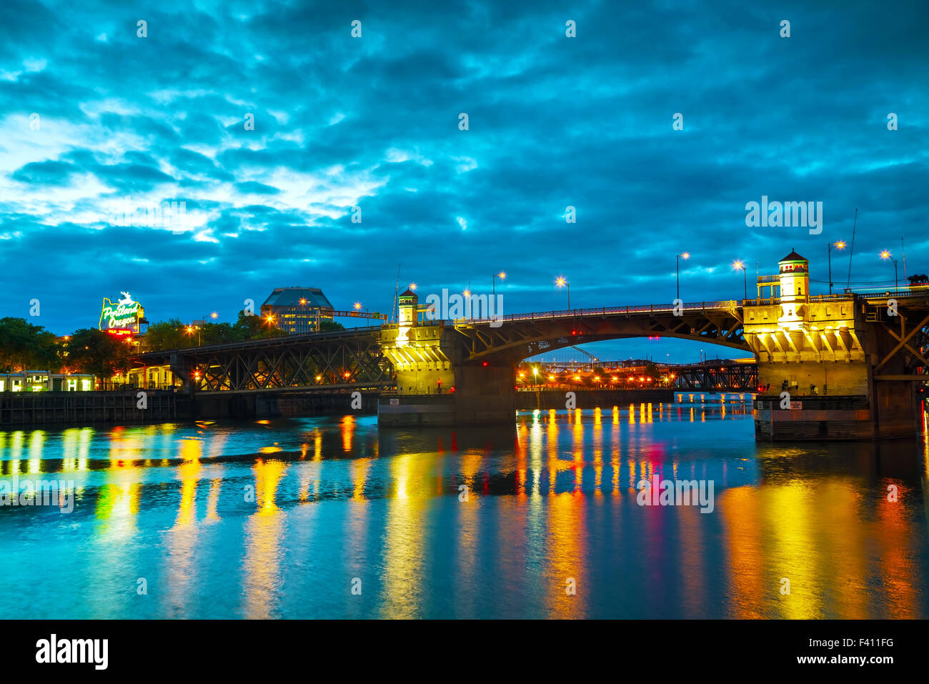 Burnside drawbridge in Portland, Oregon Stock Photo - Alamy