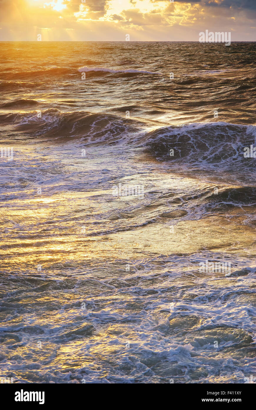 Waves with sunset hi-res stock photography and images - Alamy