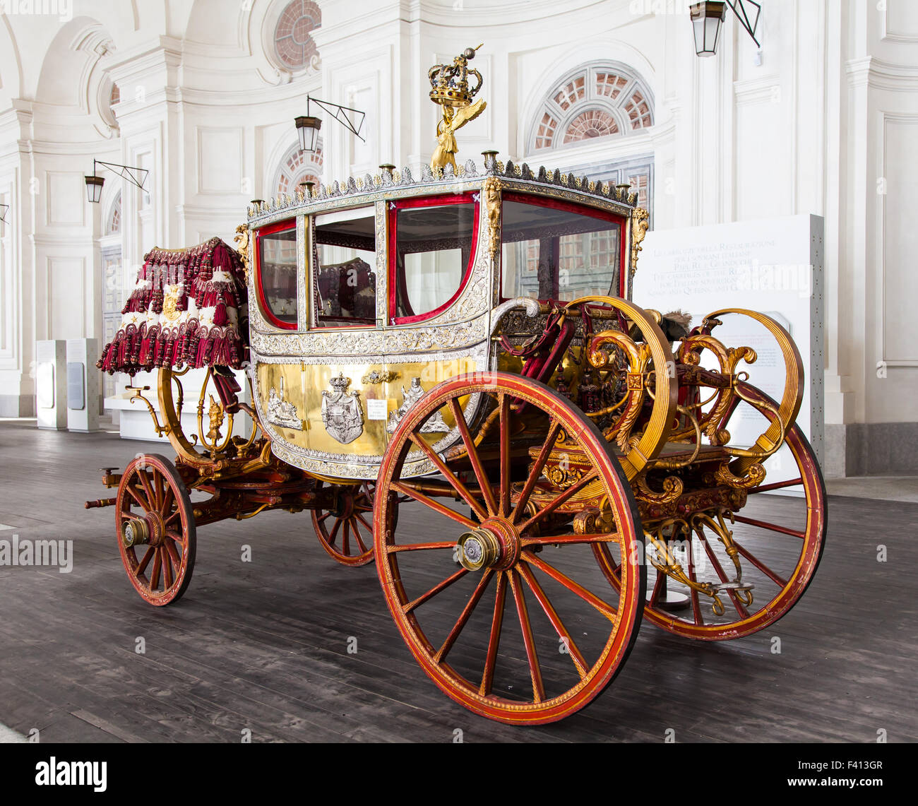 Old coach hi-res stock photography and images - Alamy