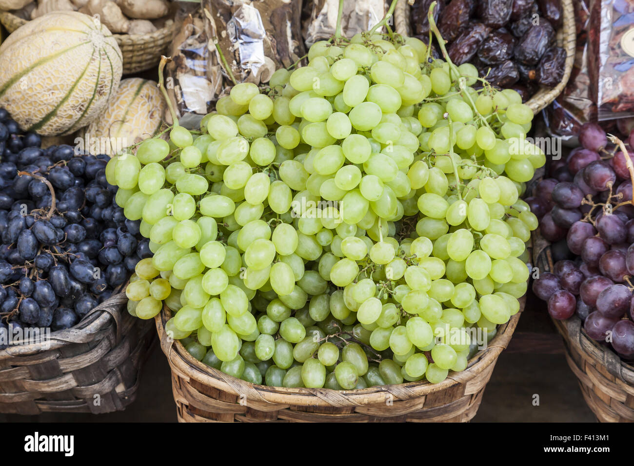 Fresh grapes on a market in Italy Stock Photo - Alamy