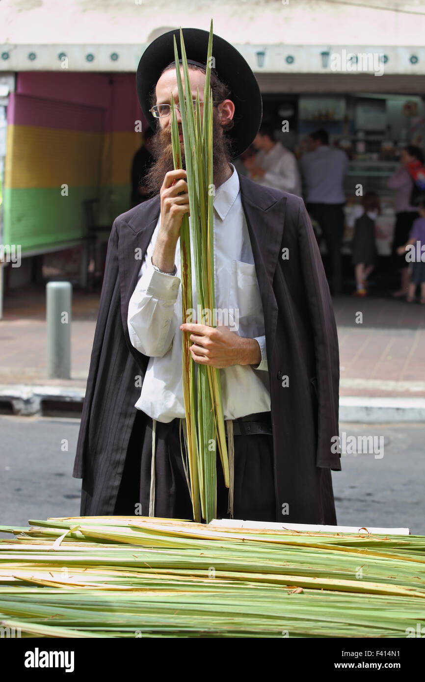 Religious young Jew in traditional dress Stock Photo - Alamy