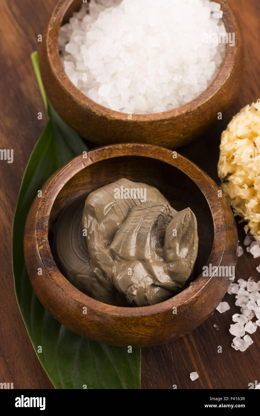 Dead Sea mud and salt in a bowl Stock Photo - Alamy