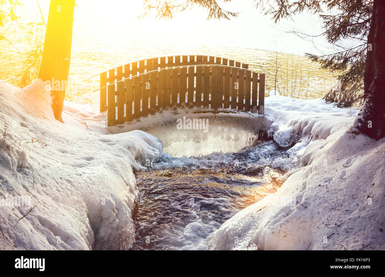 Snow bridge railings hi-res stock photography and images - Alamy