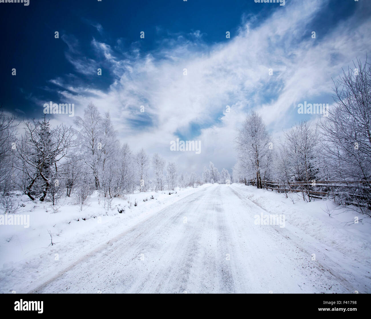 Bright snowy pathway hi-res stock photography and images - Alamy