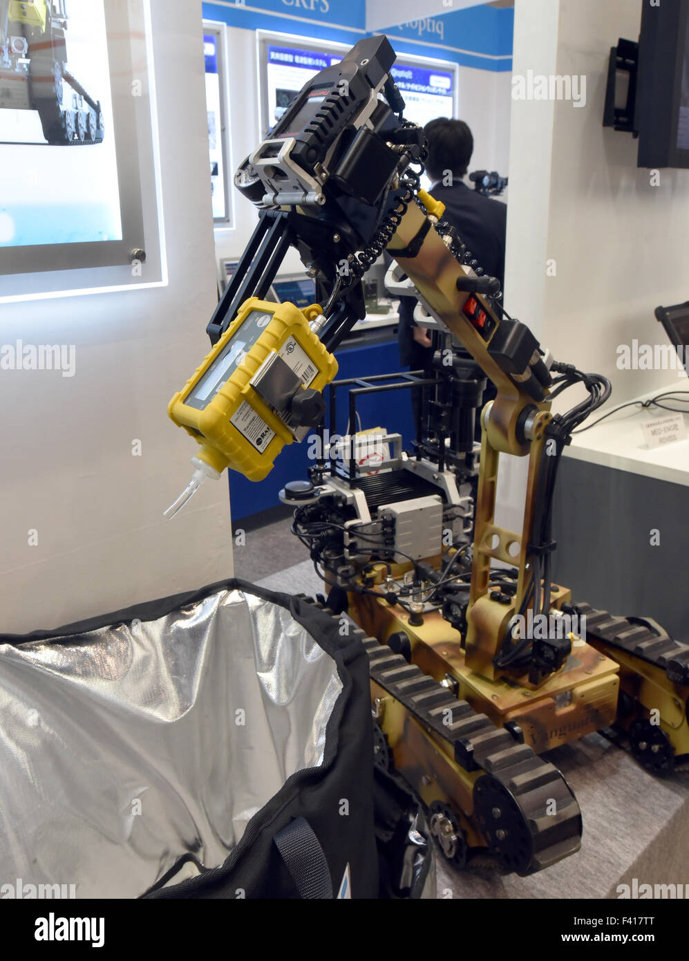 Tokyo, Japan. 14th Oct, 2015. Security equipment and devices, systems ...