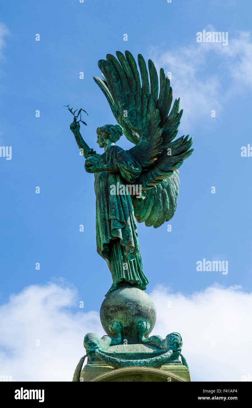 The Peace Statue on Brighton seafront, East Sussex, England Stock Photo ...