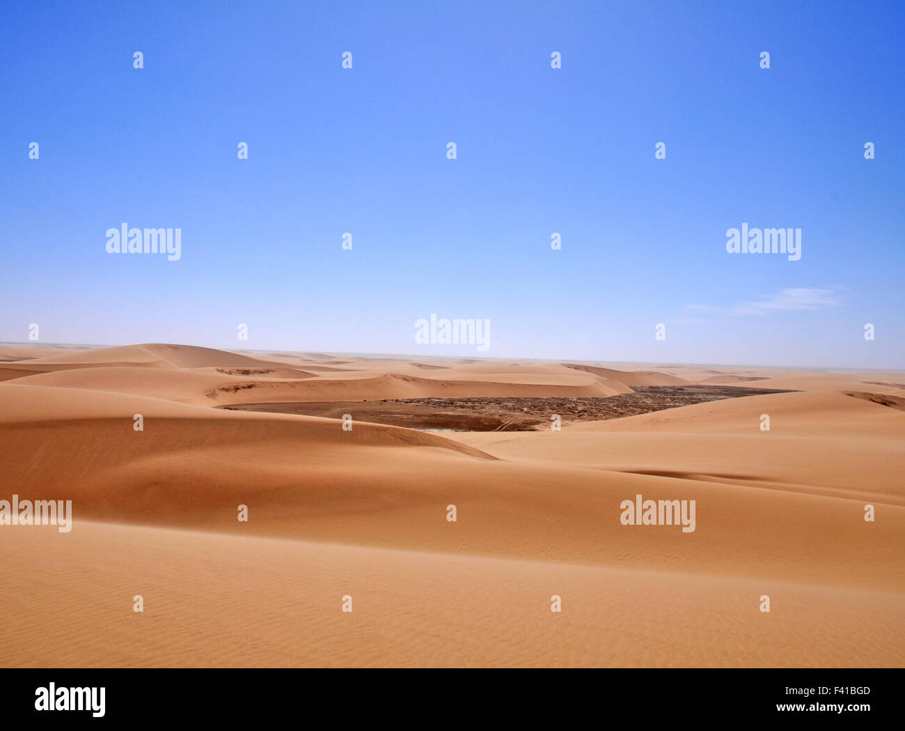 Sand bed hi-res stock photography and images - Alamy