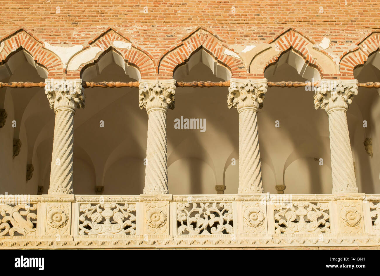 Ionic columns hi-res stock photography and images - Alamy