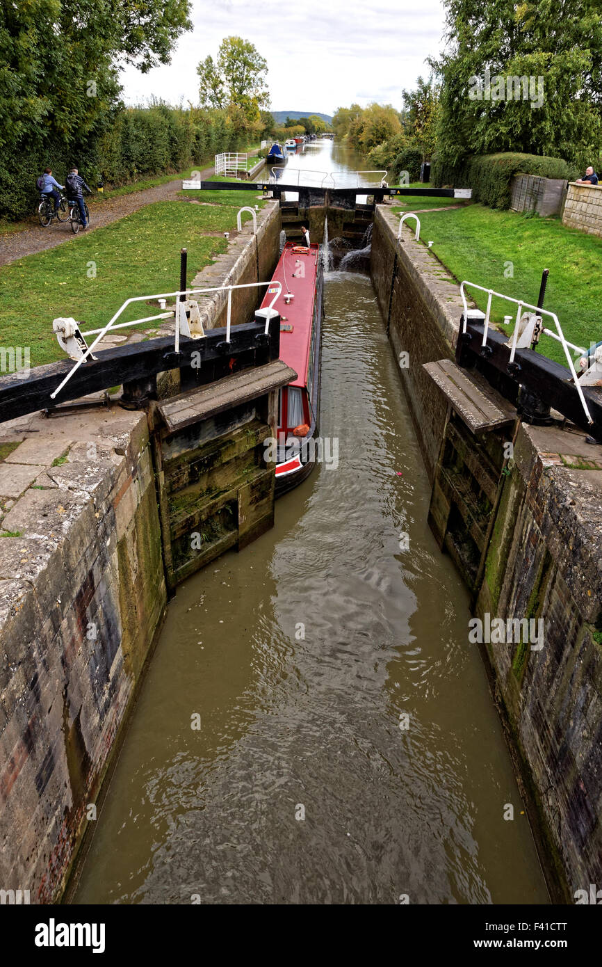 Operating canal lock gates hi-res stock photography and images - Alamy