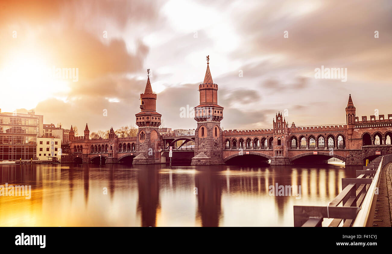 Oberbaumbruecke oberbaumbridge u bahn hi-res stock photography and ...
