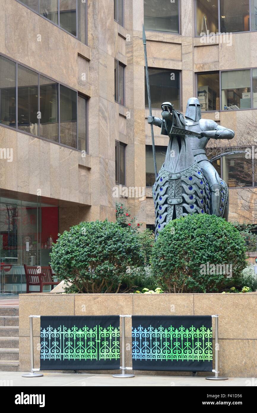 Knight statue hi-res stock photography and images - Alamy