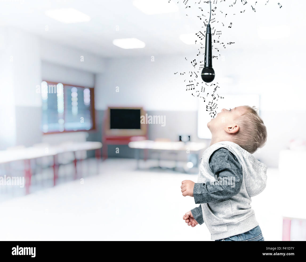 Child art class hi-res stock photography and images - Alamy