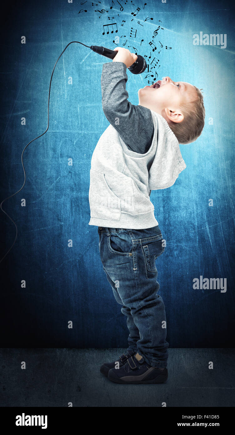 Singer with microphone hi-res stock photography and images - Alamy