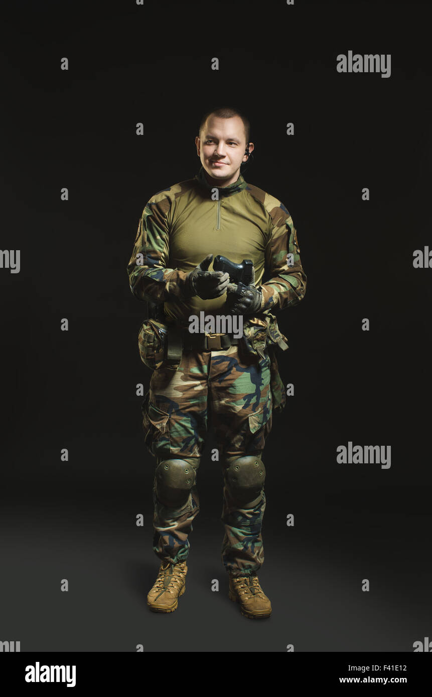 Army man in full uniform hi-res stock photography and images - Alamy