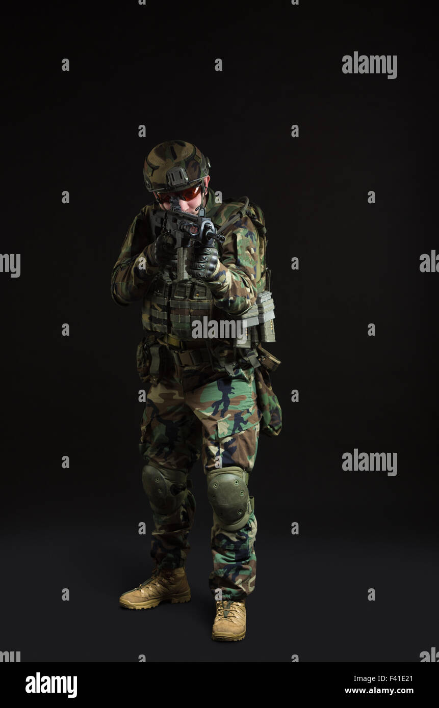 Army man in full uniform hi-res stock photography and images - Alamy