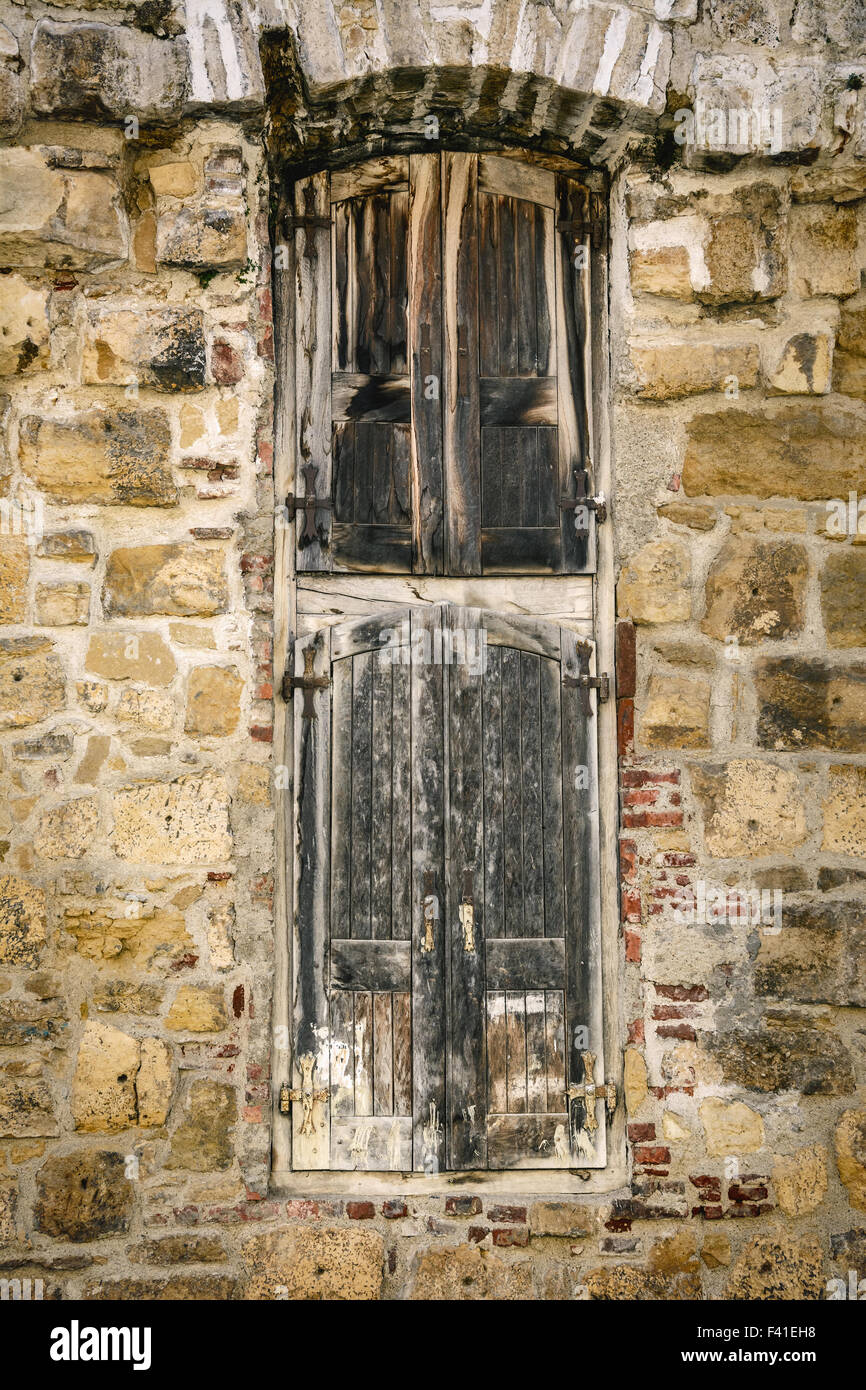 Closed dwelling hi-res stock photography and images - Alamy