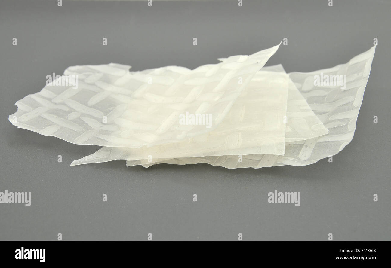Rice paper rolls edible hi-res stock photography and images - Alamy