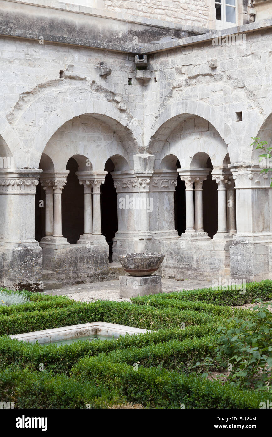 Interior of senanque abbey hi-res stock photography and images - Alamy