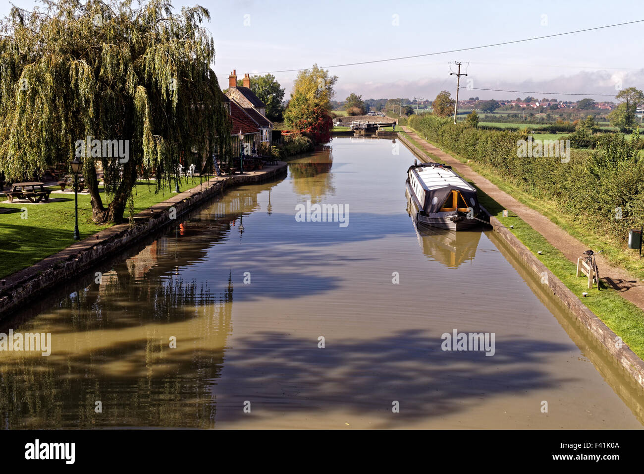 English barge canal tourism hi-res stock photography and images - Alamy