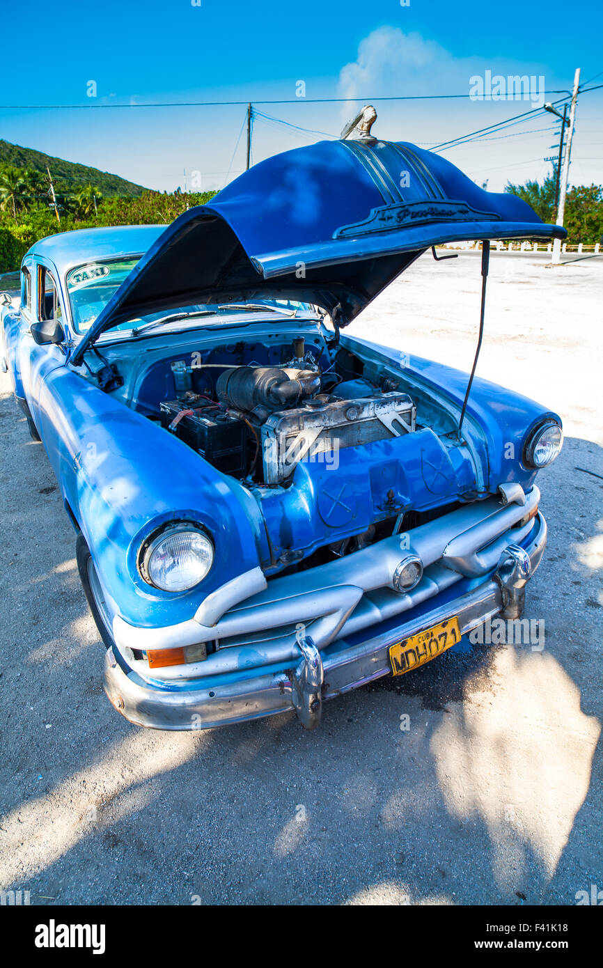 Open car bonnet hi-res stock photography and images - Alamy