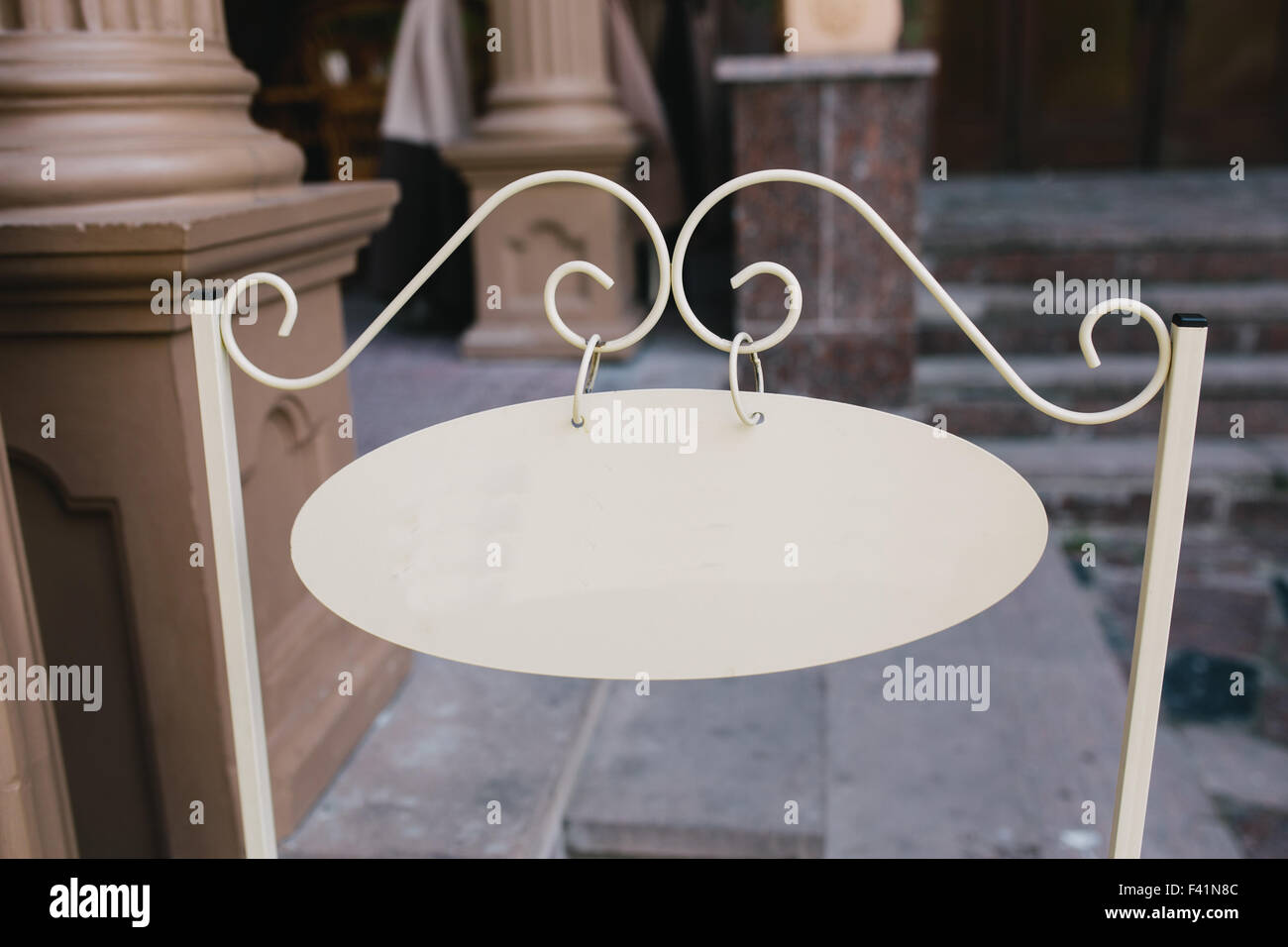 empty white wedding plate inscription Stock Photo - Alamy