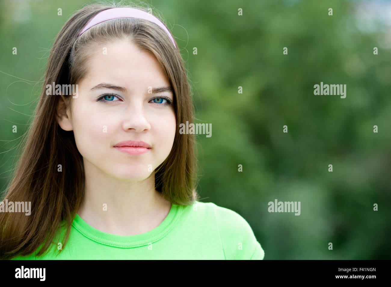 Beautiful girl headshot hi-res stock photography and images - Alamy
