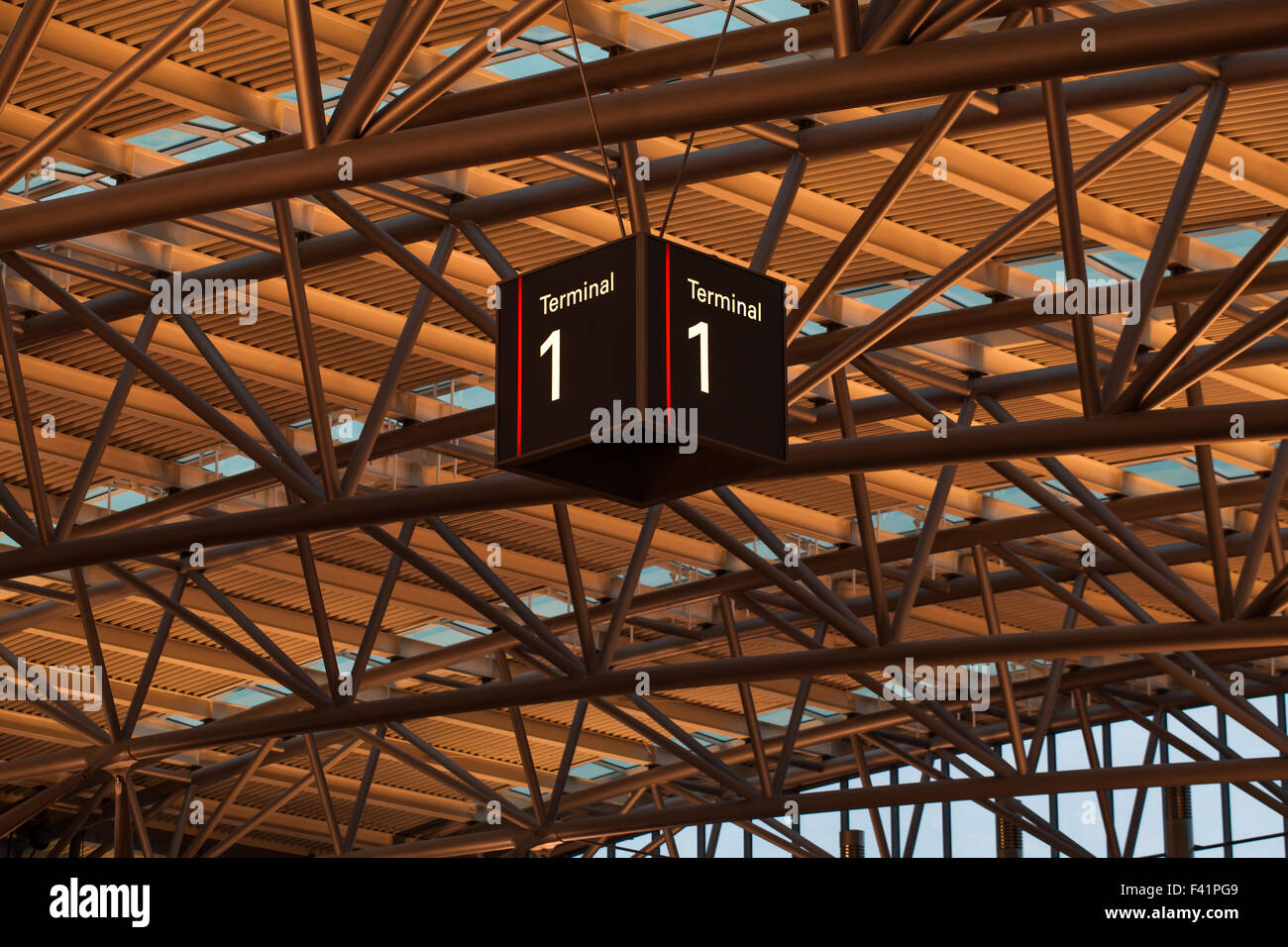 Terminal koffer hi-res stock photography and images - Alamy