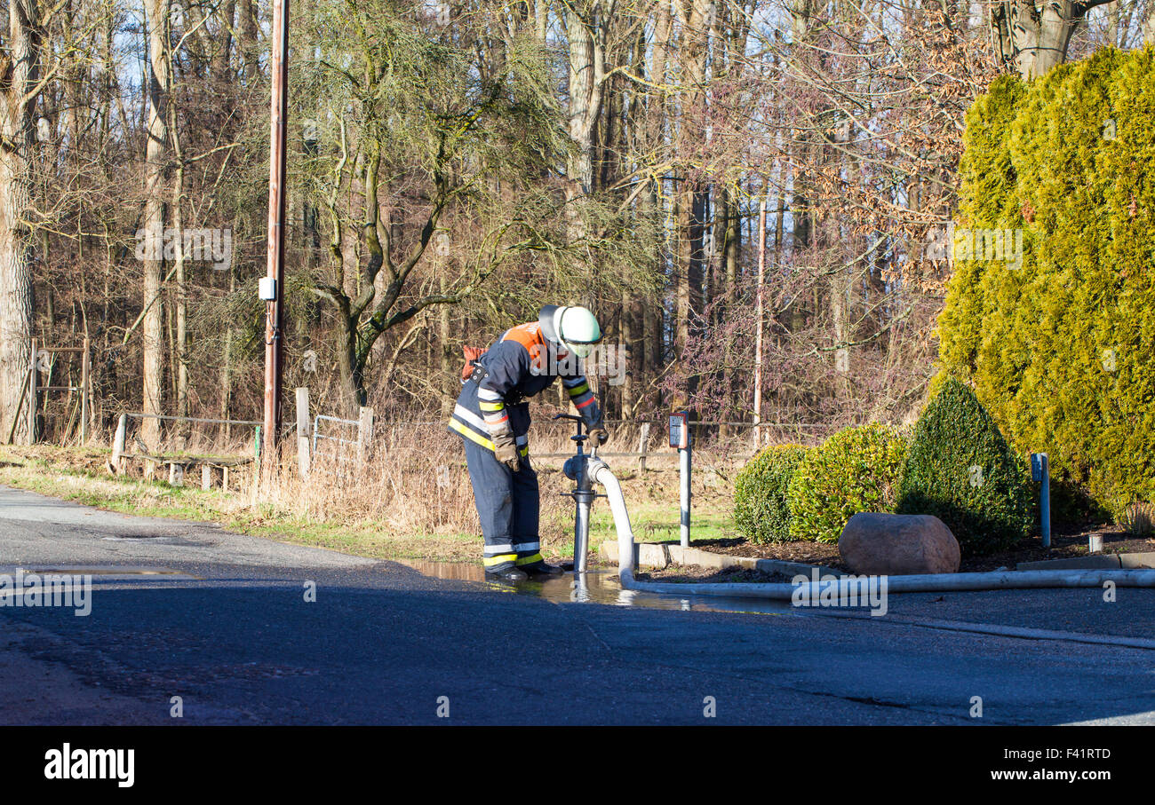 Fire Department firefighter on hydrants Stock Photo - Alamy