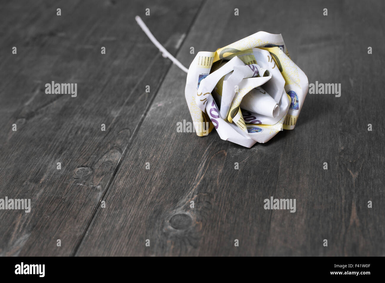 Flower of banknotes Stock Photo - Alamy