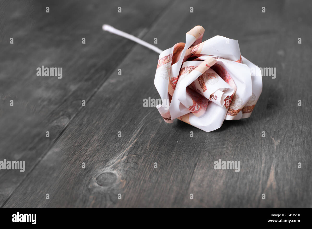 Flower of banknotes Stock Photo - Alamy