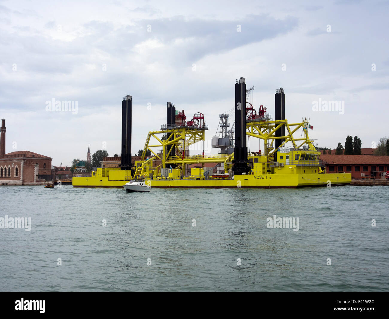 Jack Up Boat High Resolution Stock Photography and Images - Alamy