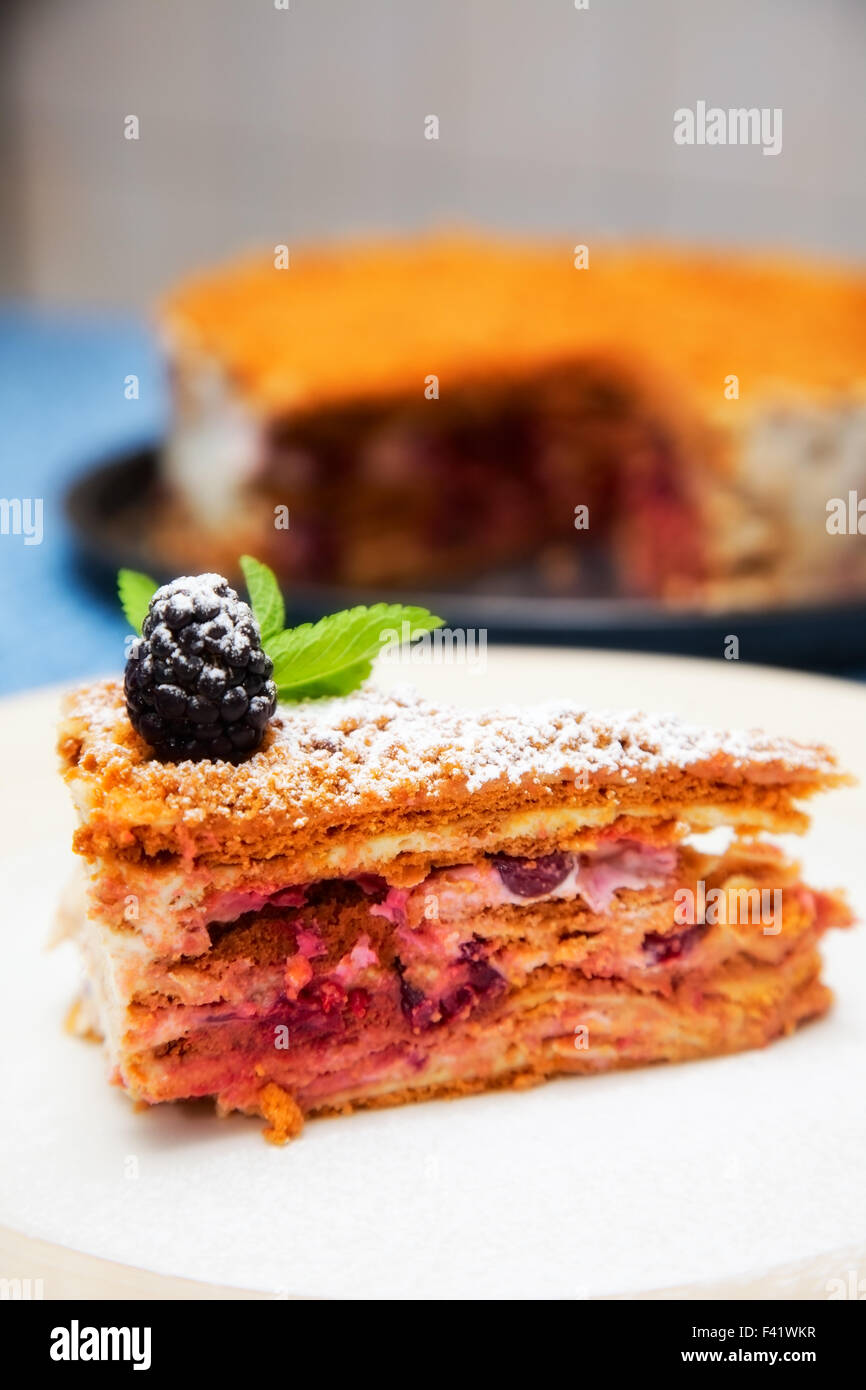 Jam layer cake hi-res stock photography and images - Alamy